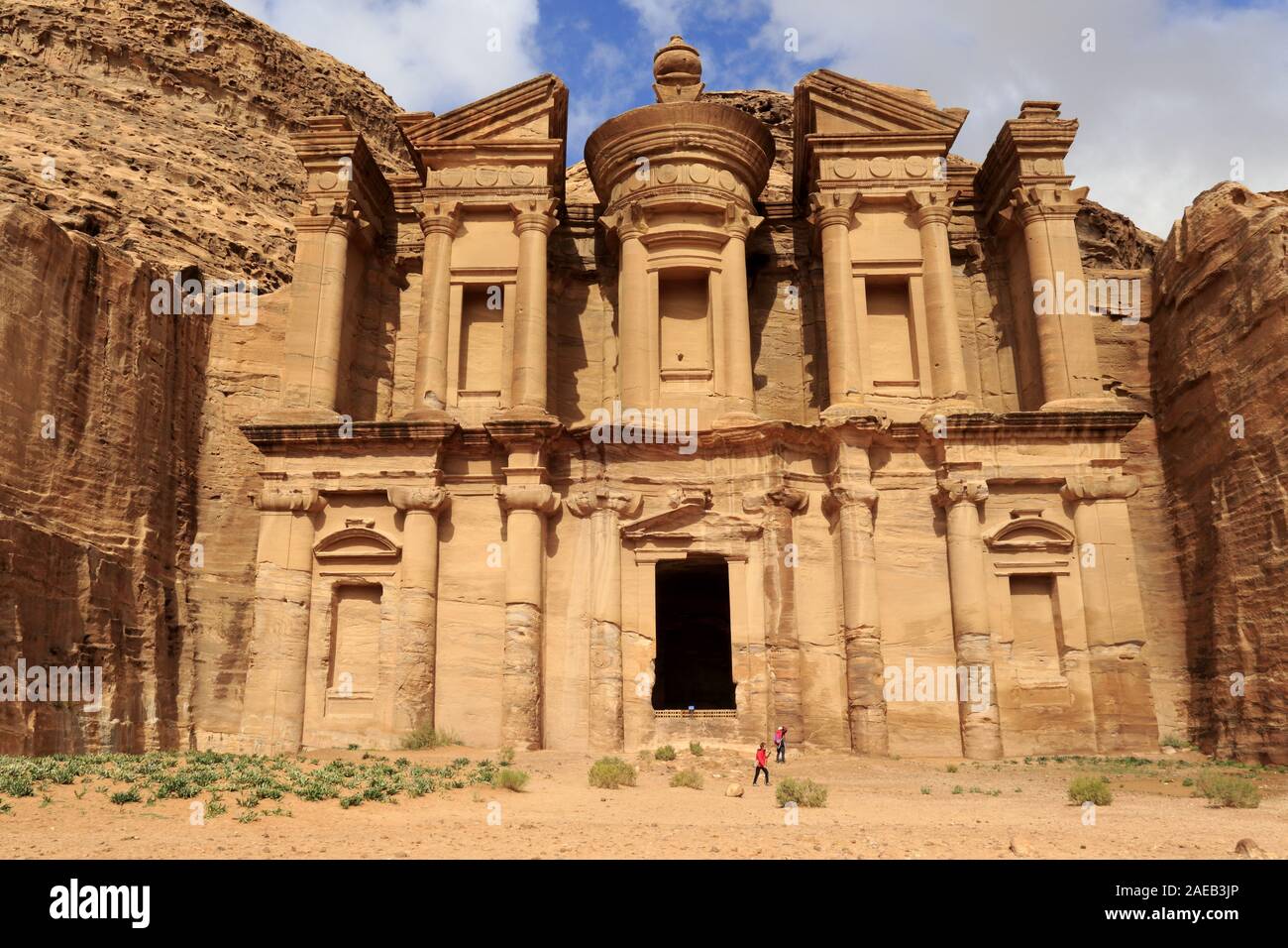 Petra jordan monastery hi-res stock photography and images - Alamy