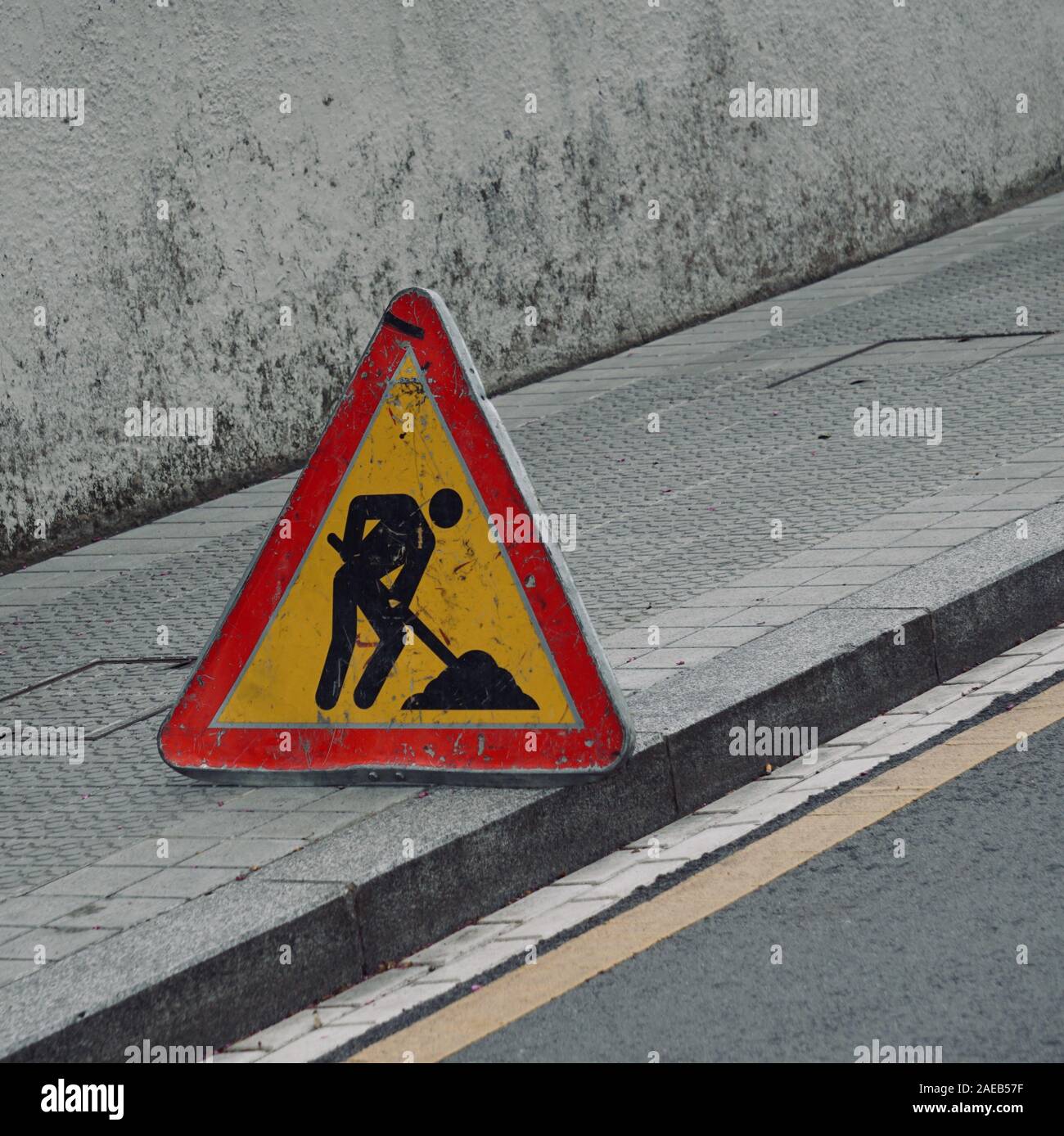 Road work signal hi-res stock photography and images - Alamy
