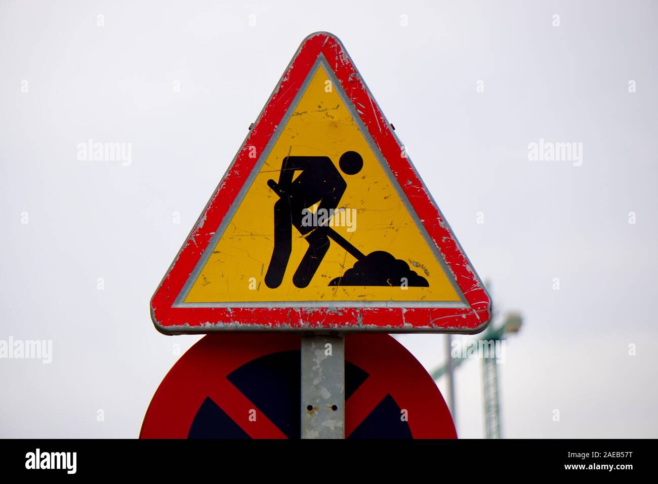 Road work signal hi-res stock photography and images - Alamy