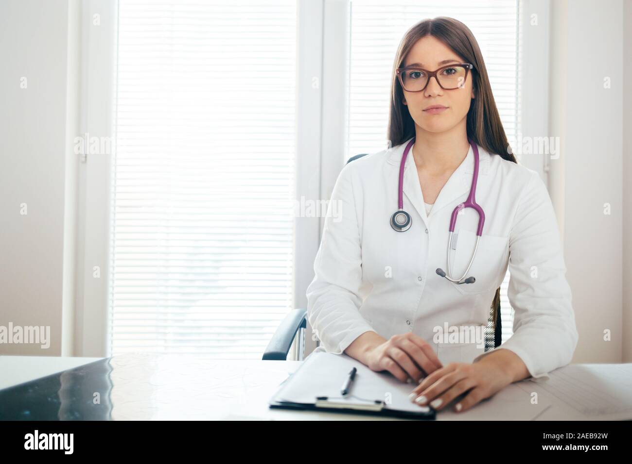Young female doctor medicine hi-res stock photography and images - Alamy
