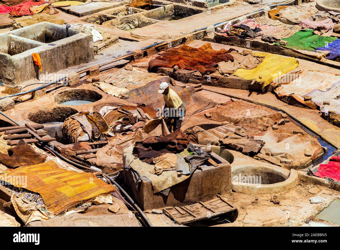 Traditional african industry hi-res stock photography and images - Alamy