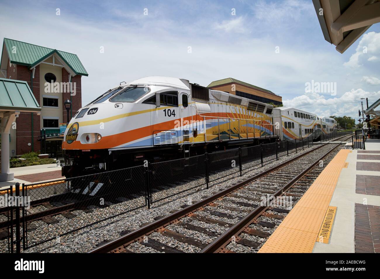 sunrail 104 mp32ph-q train at kissimmee station railway station ...