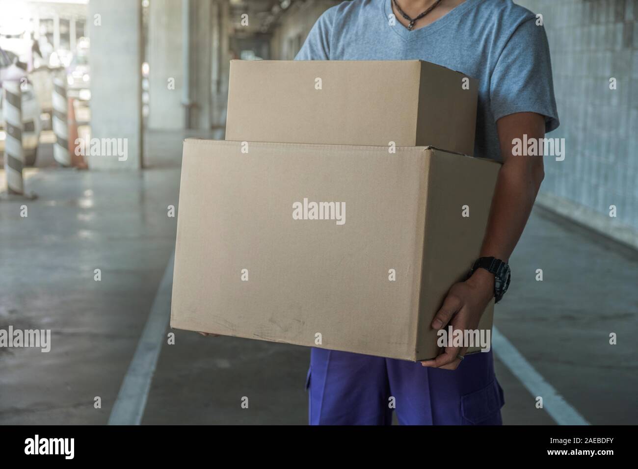 Young delivery man handling parcels order.Shipment and logistic in e ...