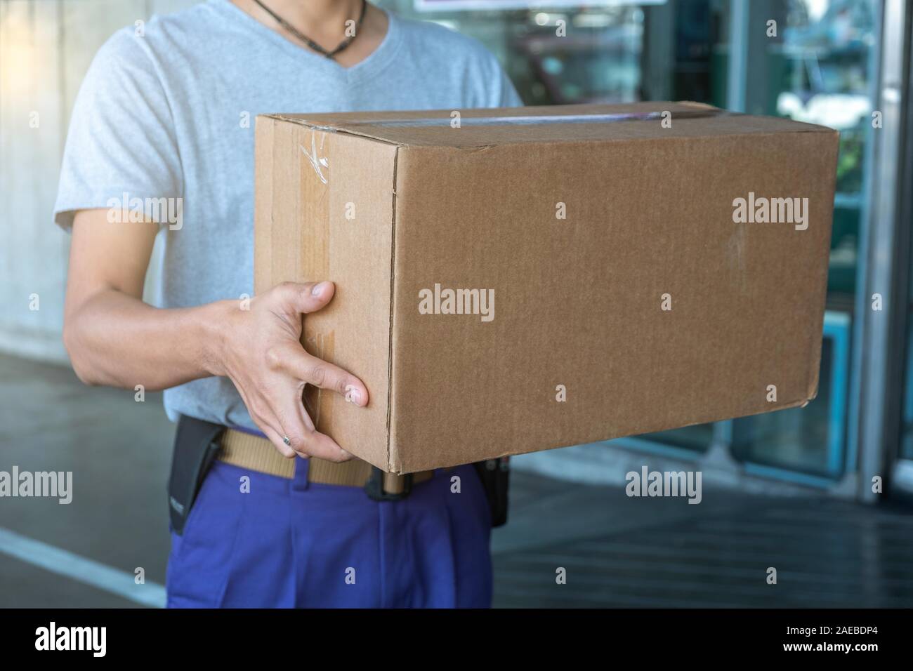 Young delivery man handling parcels order.Shipment and logistic in e ...
