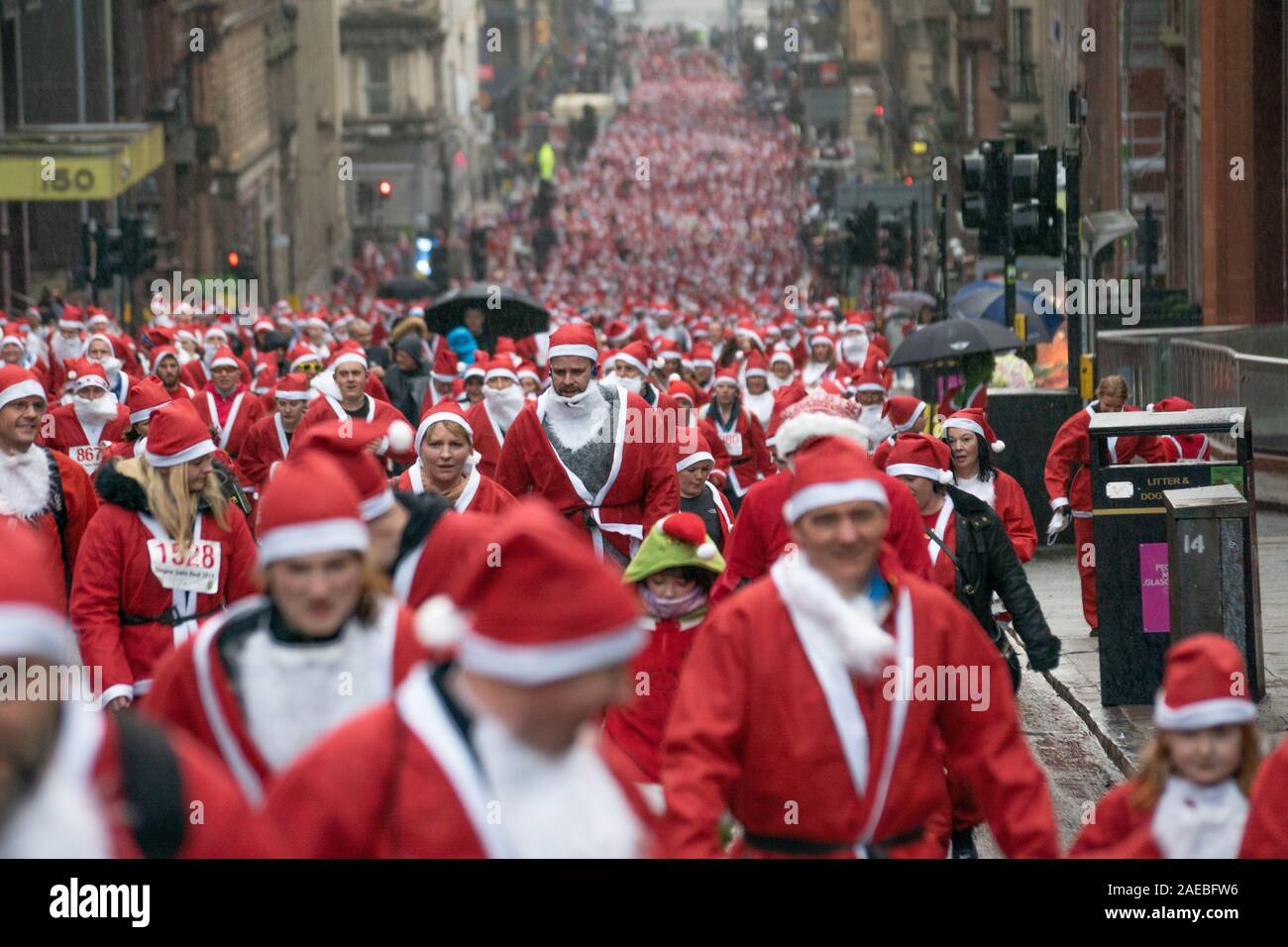 Glasgow santa dash hi-res stock photography and images - Alamy