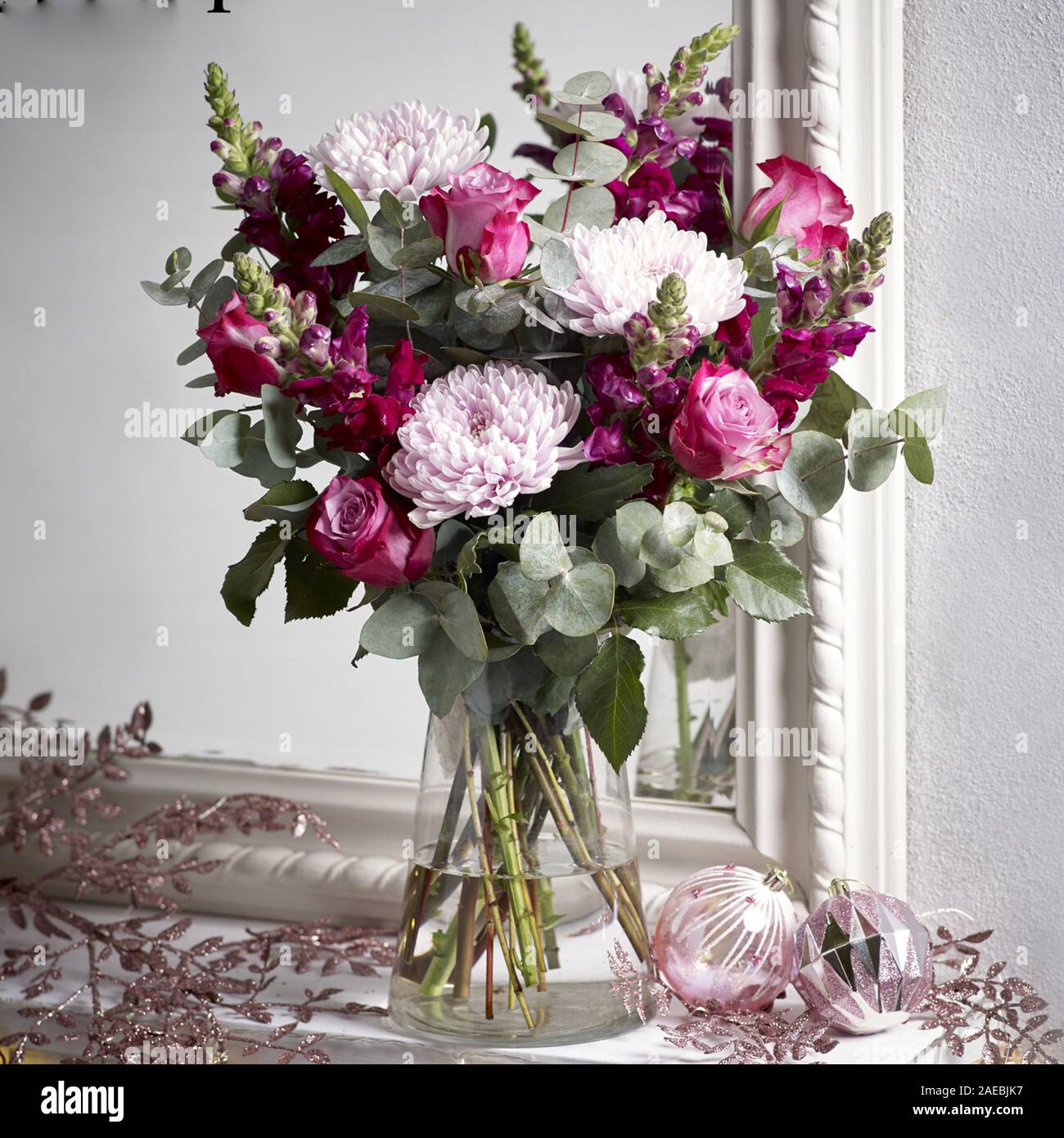 Beautiful flower vase hi-res stock photography and images - Alamy
