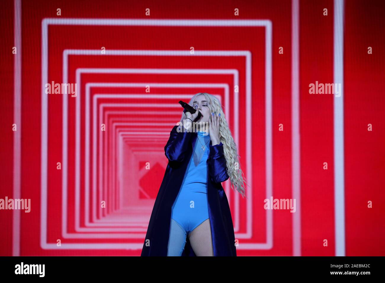 Ava max hi-res stock photography and images - Alamy