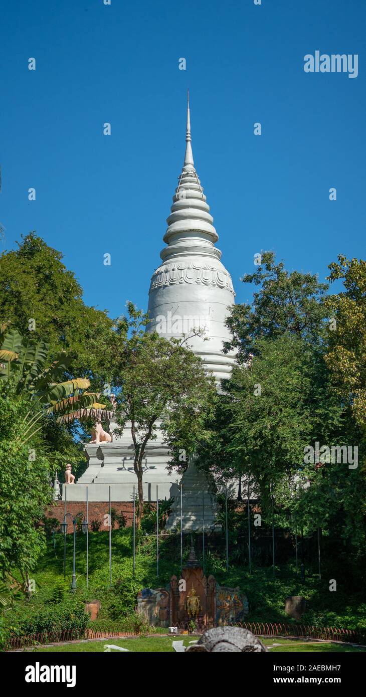 Wat Phnom in Cambodia Stock Photo - Alamy