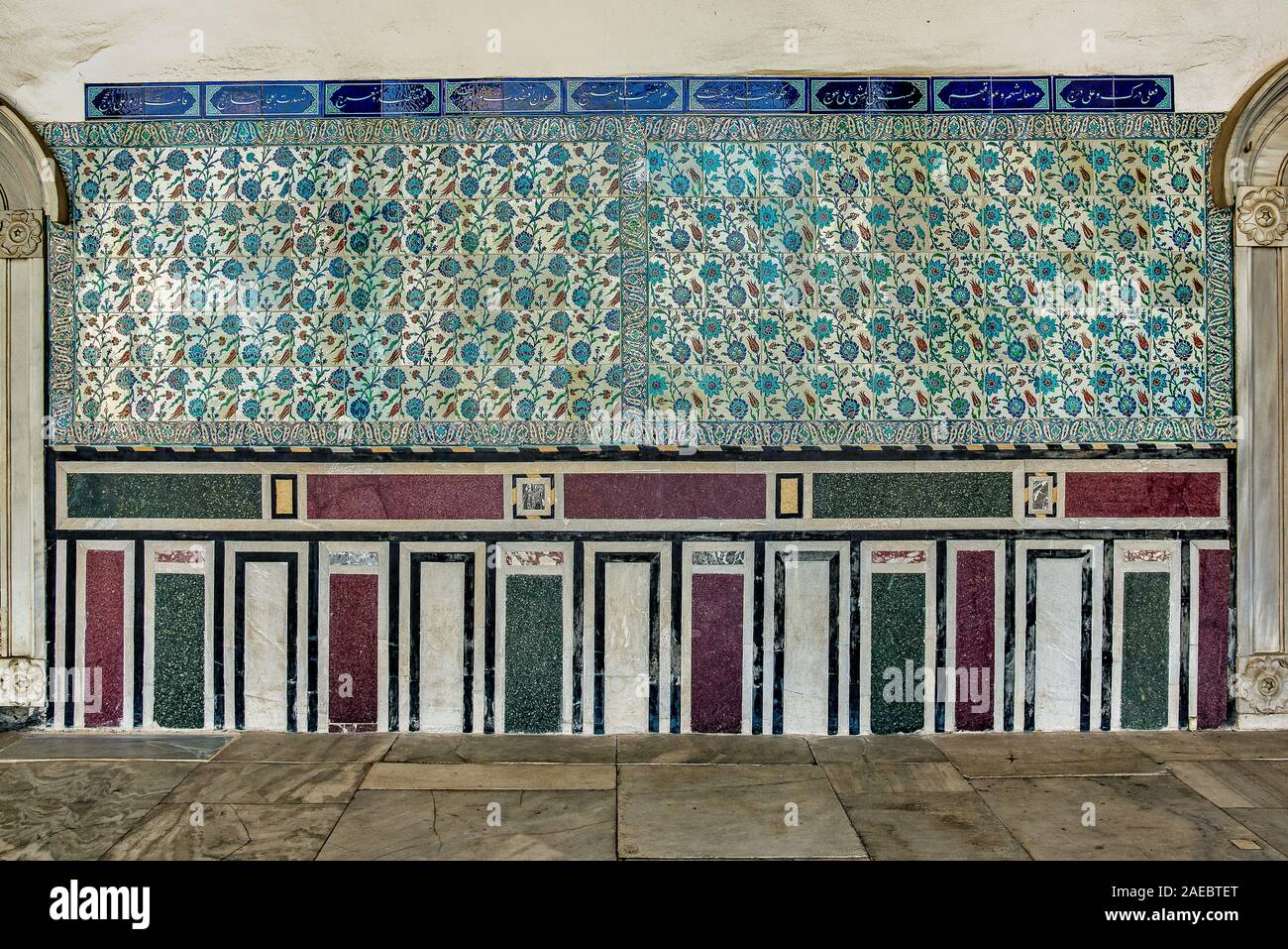 Istanbul topkapi palace tile hi-res stock photography and images - Alamy
