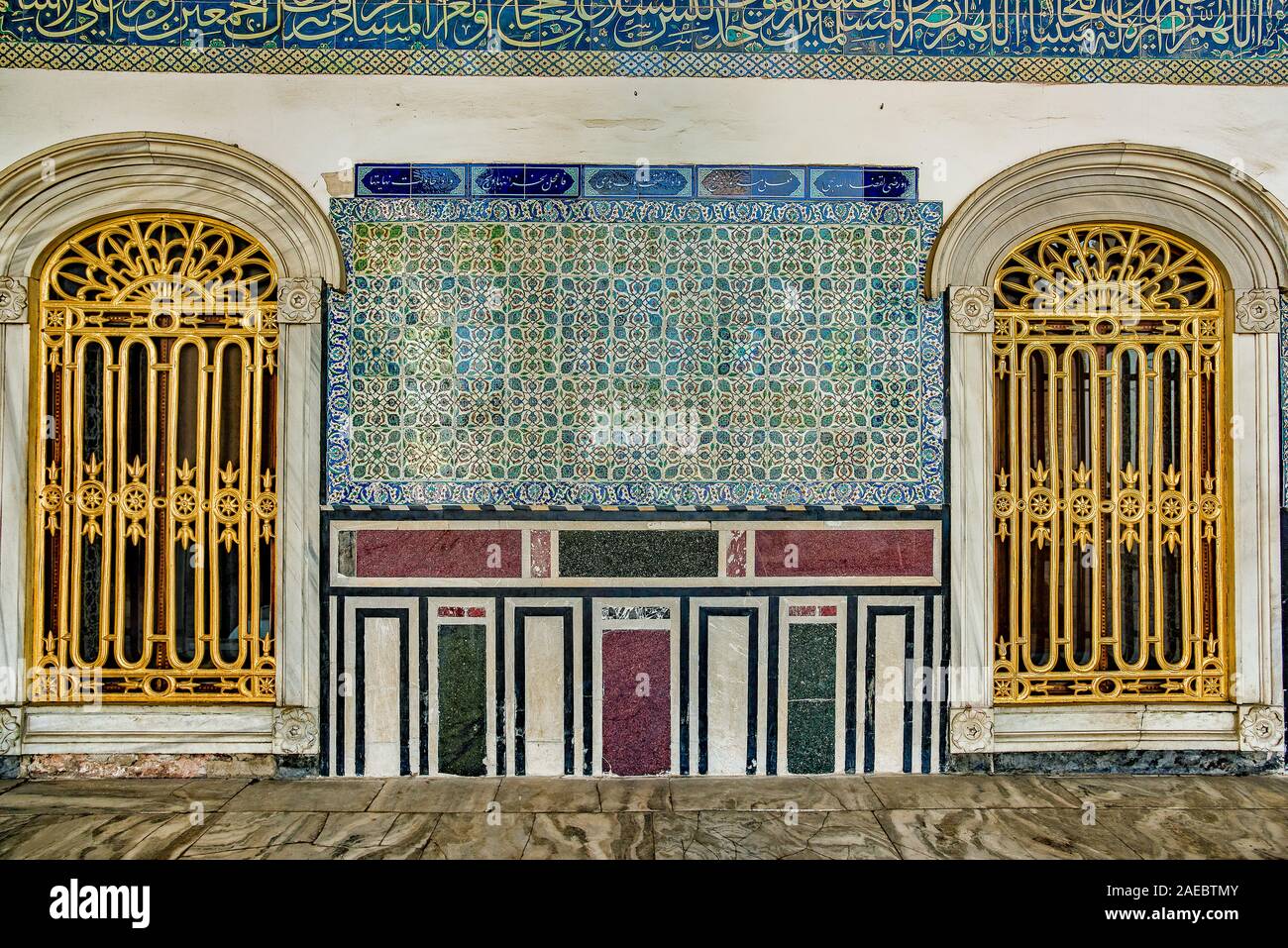 Wall decorations of palace hi-res stock photography and images - Alamy