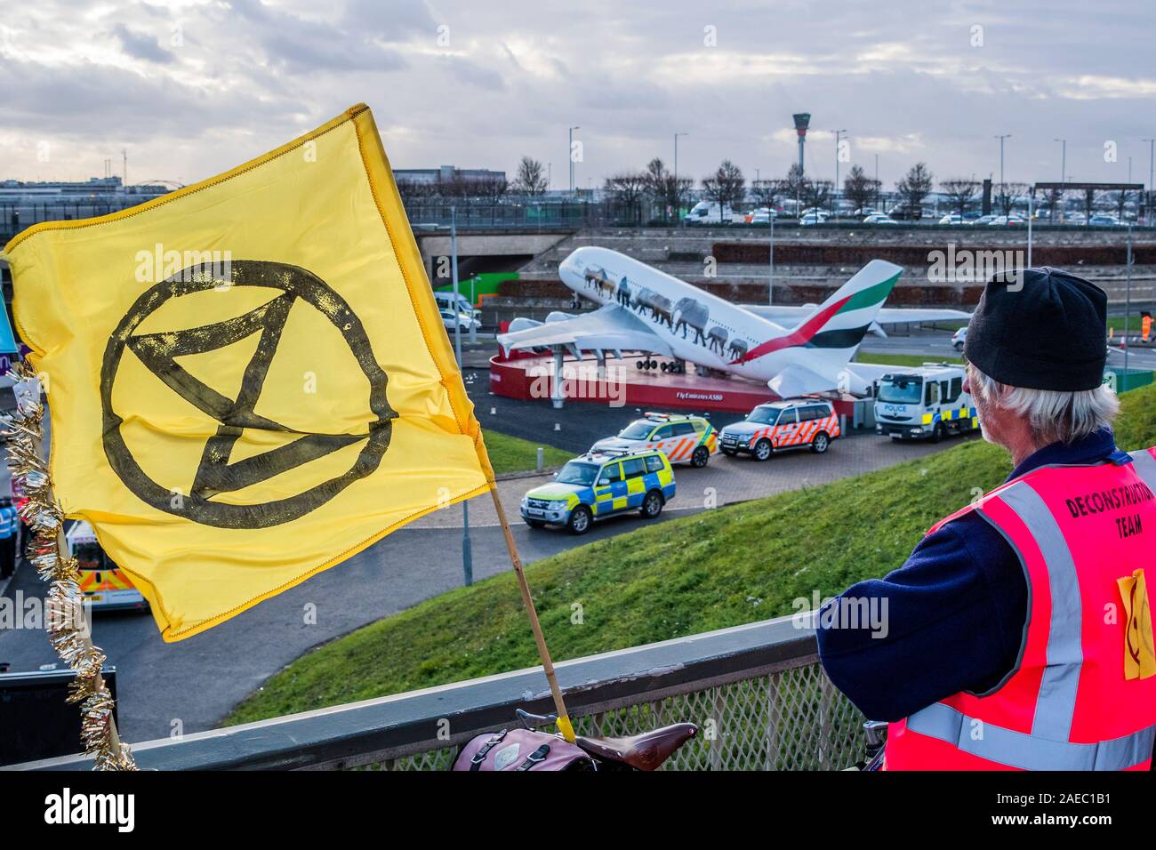 Roundabout at heathrow airport hi-res stock photography and images - Alamy