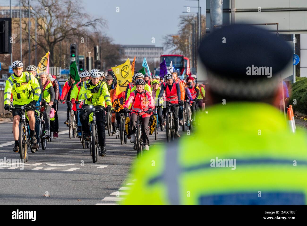 Roundabout at heathrow airport hi-res stock photography and images - Alamy
