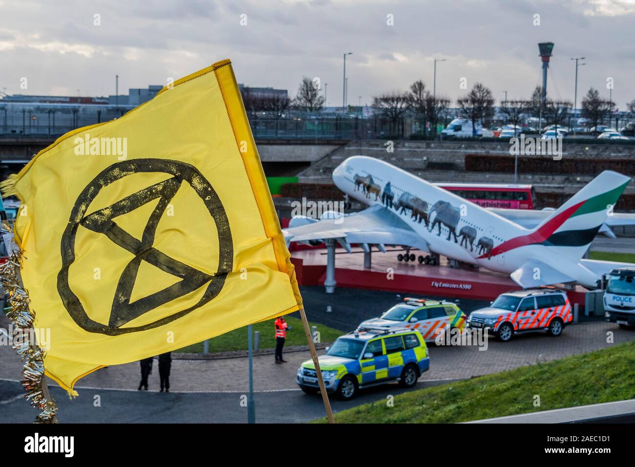 Roundabout at heathrow airport hi-res stock photography and images - Alamy