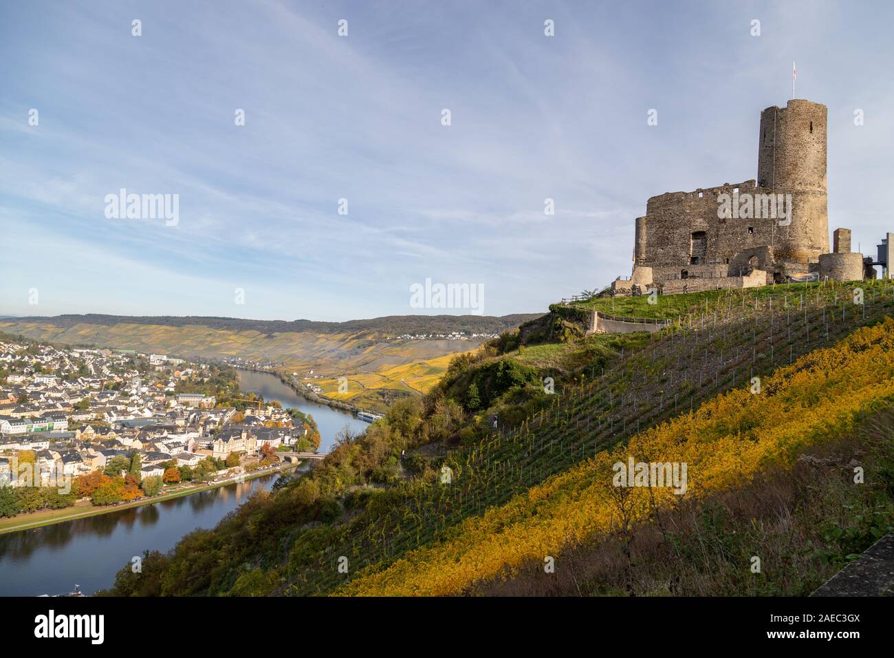 Scenic view at Landshut castle in Bernkastel-Kues on the river Moselle ...