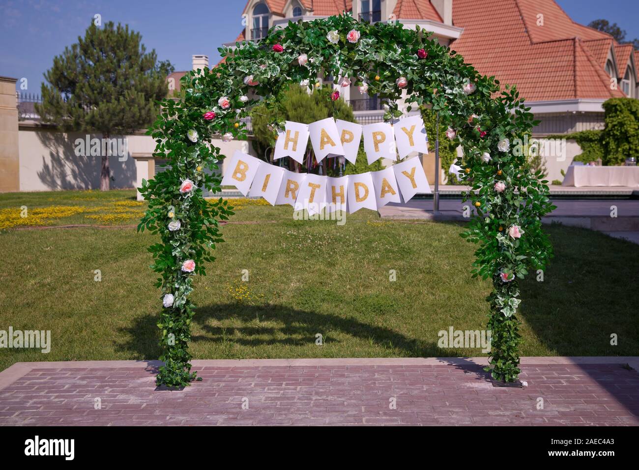 Arch decor . Birthday arch decorated . Happy Birthday texts. Woven ...