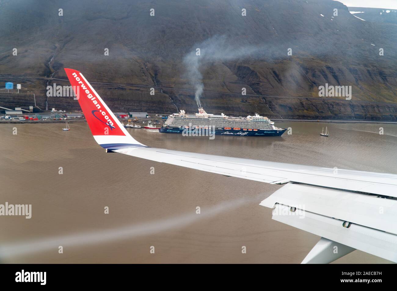 Ship in svalbard port hi-res stock photography and images - Alamy