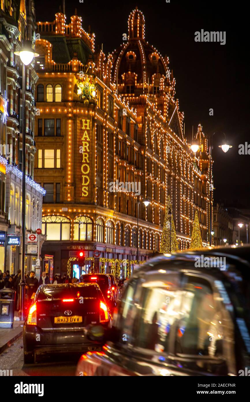 Harrods facade hi-res stock photography and images - Alamy