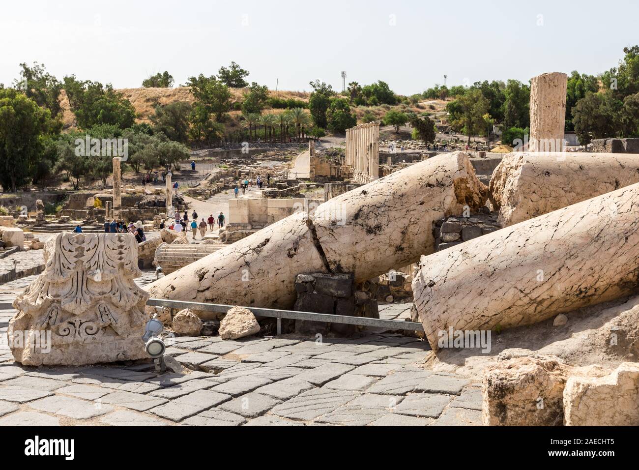 Fallen roman column hi-res stock photography and images - Alamy