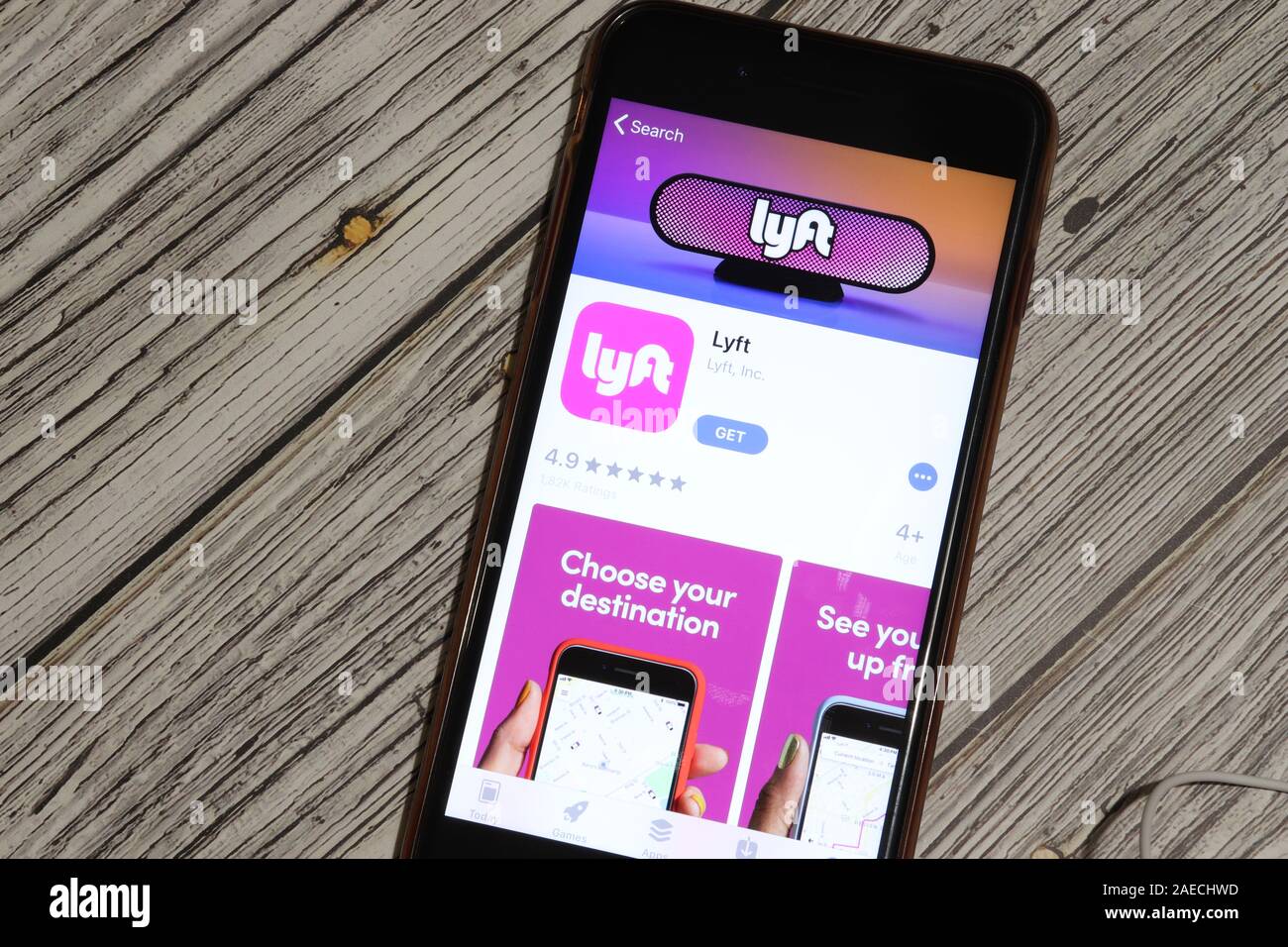 Logo lyft hi-res stock photography and images - Alamy