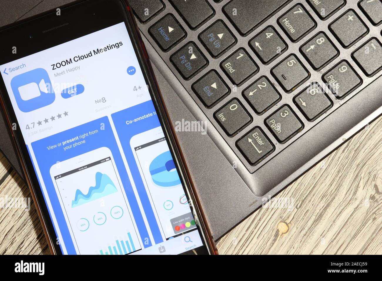 Los Angeles, California, USA - 3 December 2019: ZOOM Cloud Meetings Inc ...