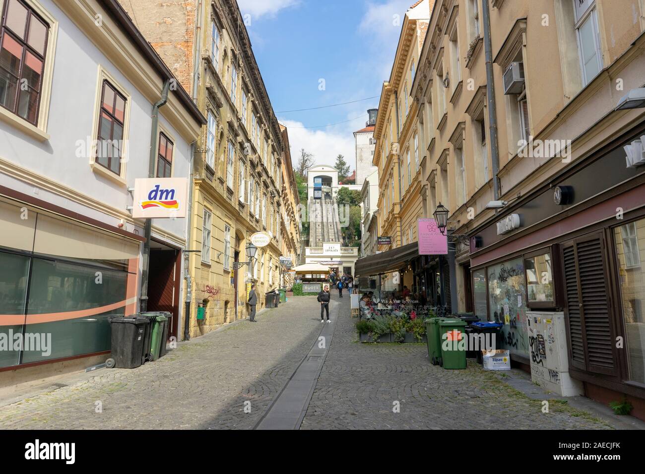 Short funicular hi-res stock photography and images - Alamy
