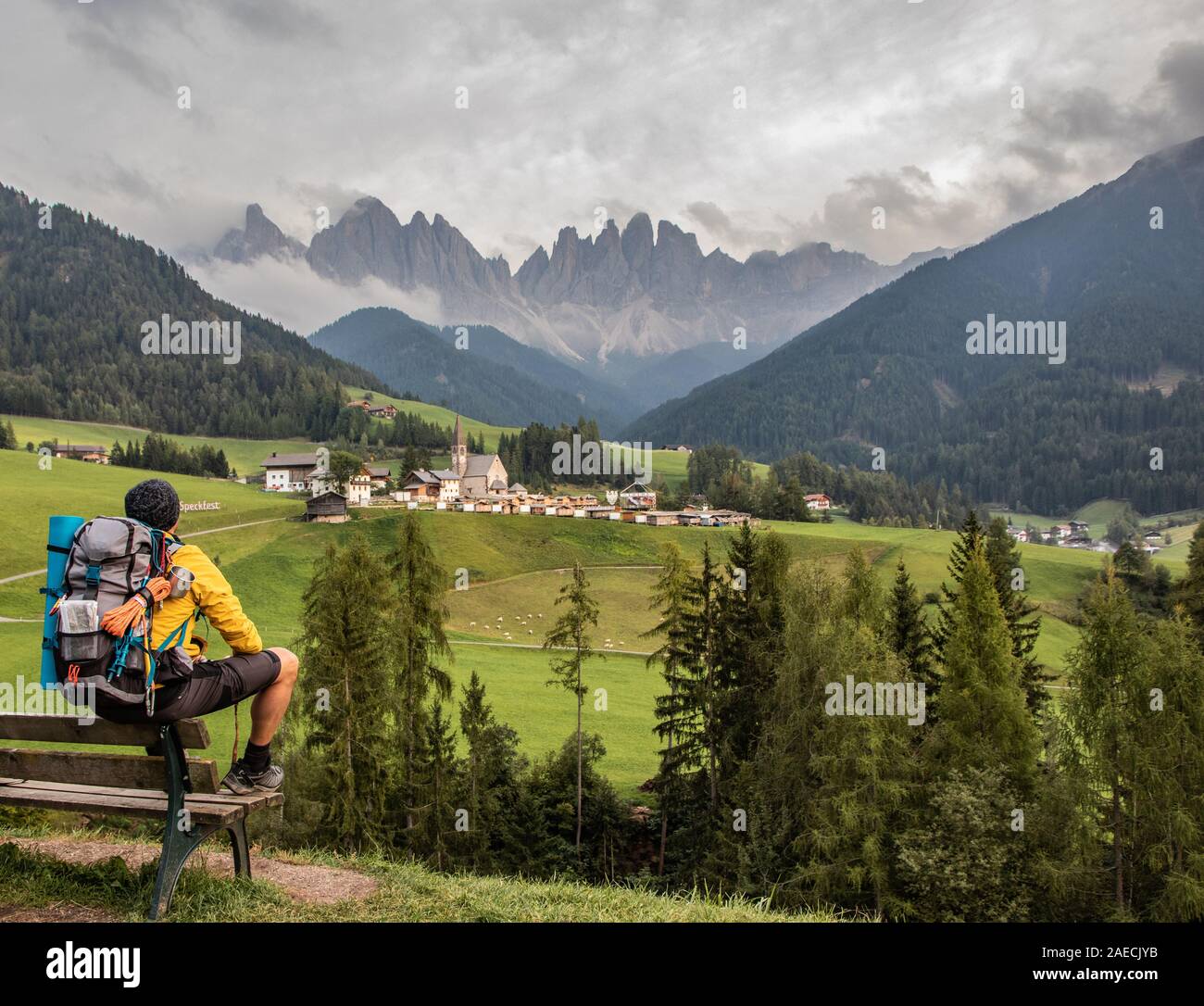 Man mountain bench hi-res stock photography and images - Alamy
