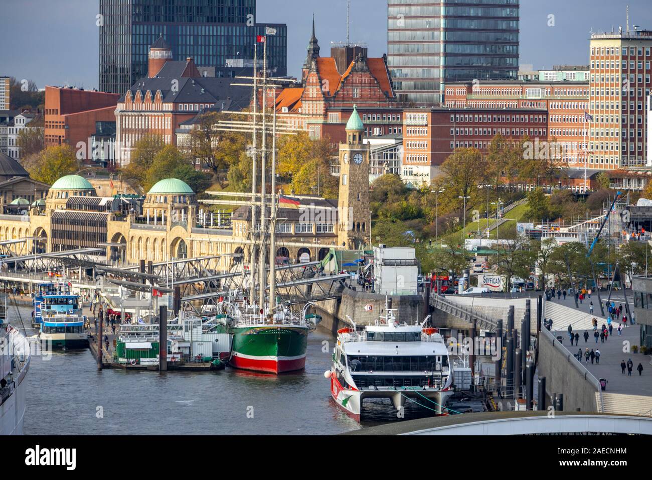 Hamburg, harbour, Elbe, skyline, city centre, St.Pauli, Altona, landing ...