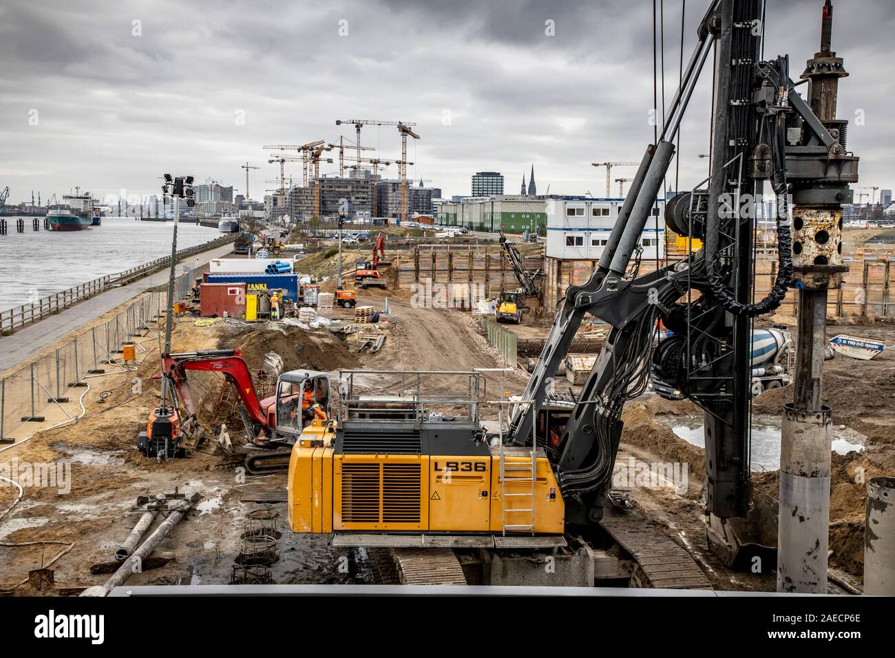 Large construction site in †berseequartier, in Hamburg, Hafencity, Westfield Hamburg Stock Photo ...