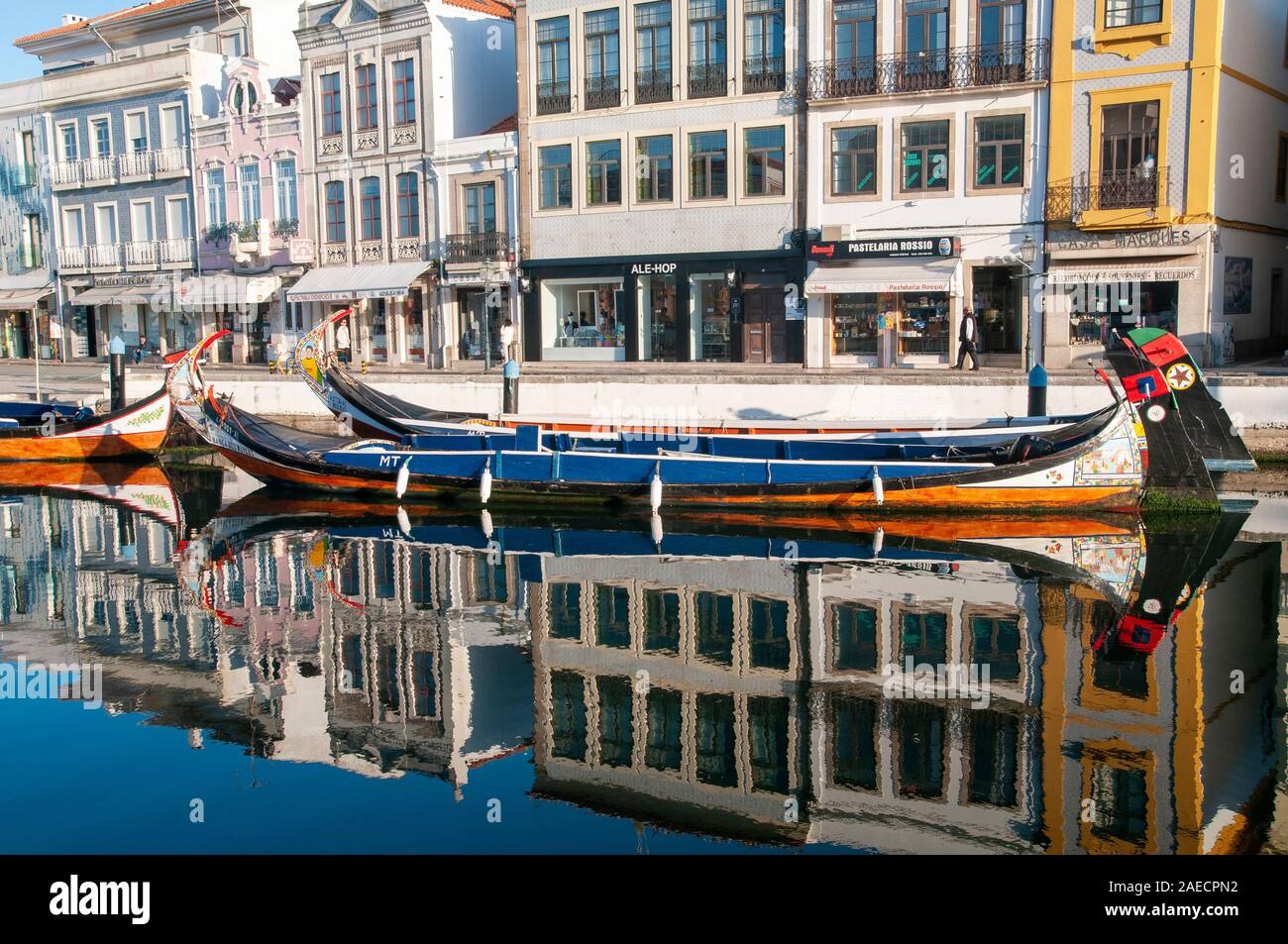 Painted moliceiro canal boats hi-res stock photography and images - Alamy