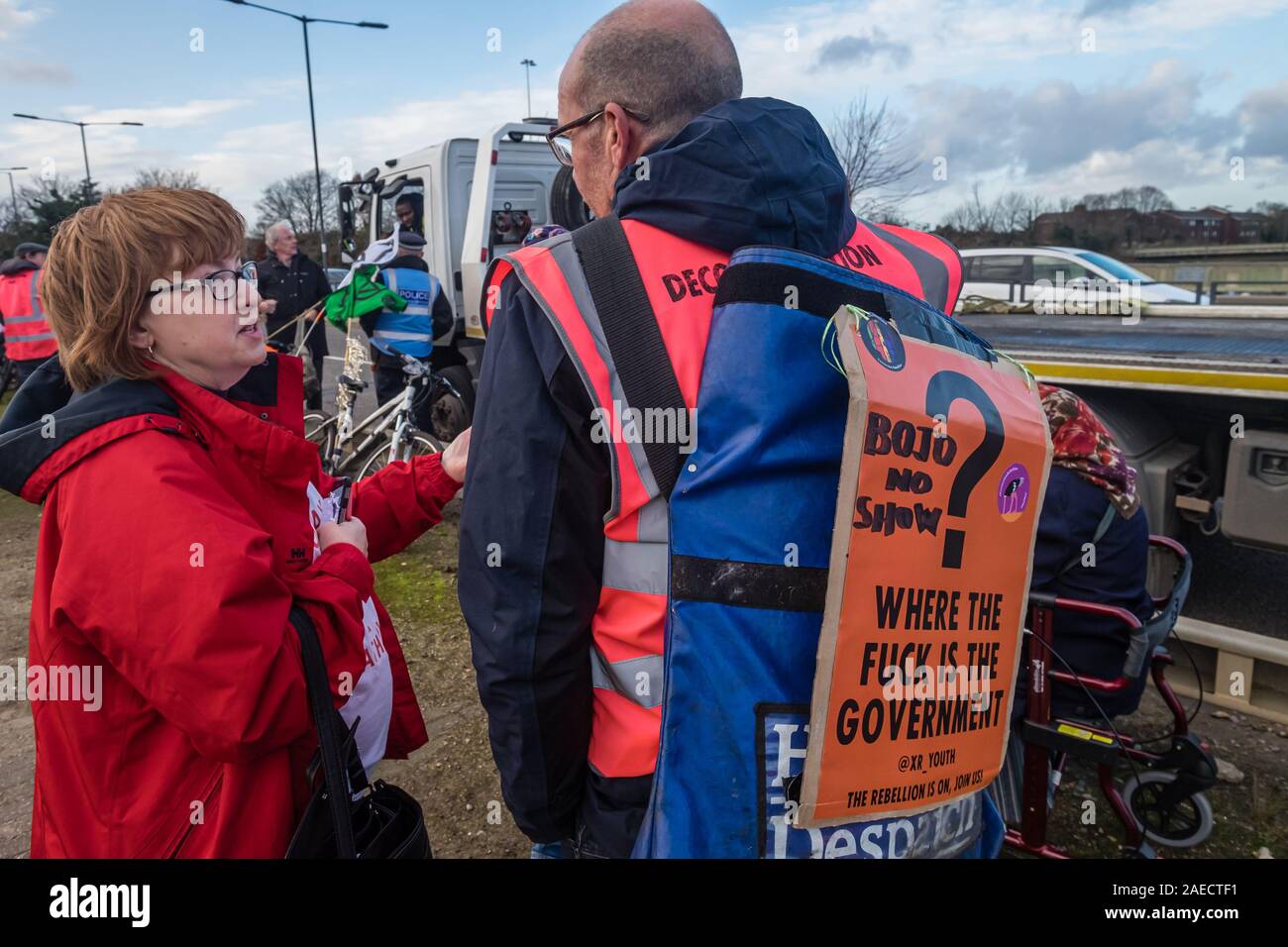 Roundabout at heathrow airport hi-res stock photography and images - Alamy