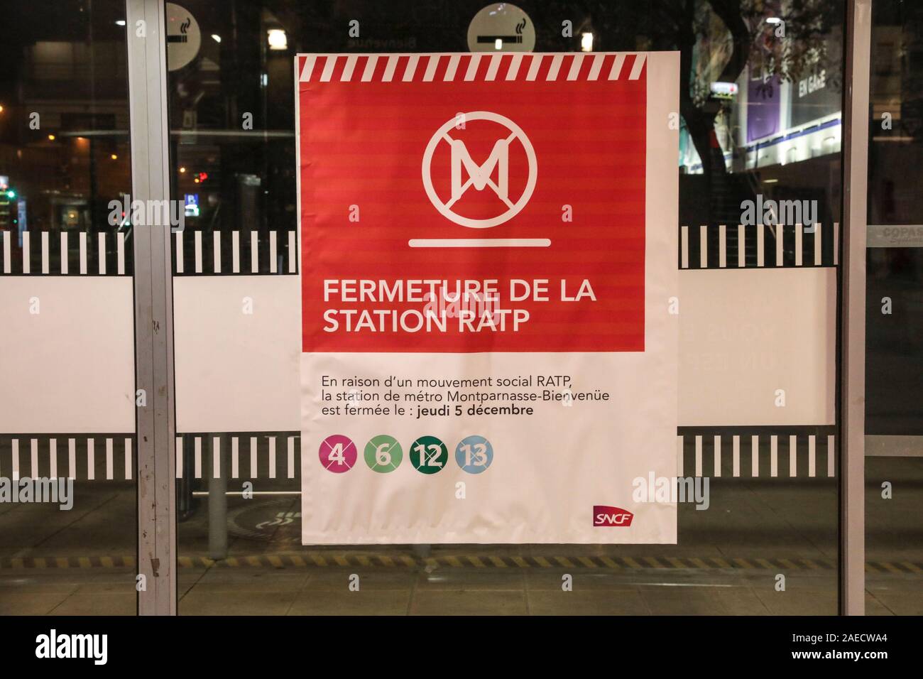 GARE MONTPARNASSE ON STRIKE, PARIS Stock Photo - Alamy