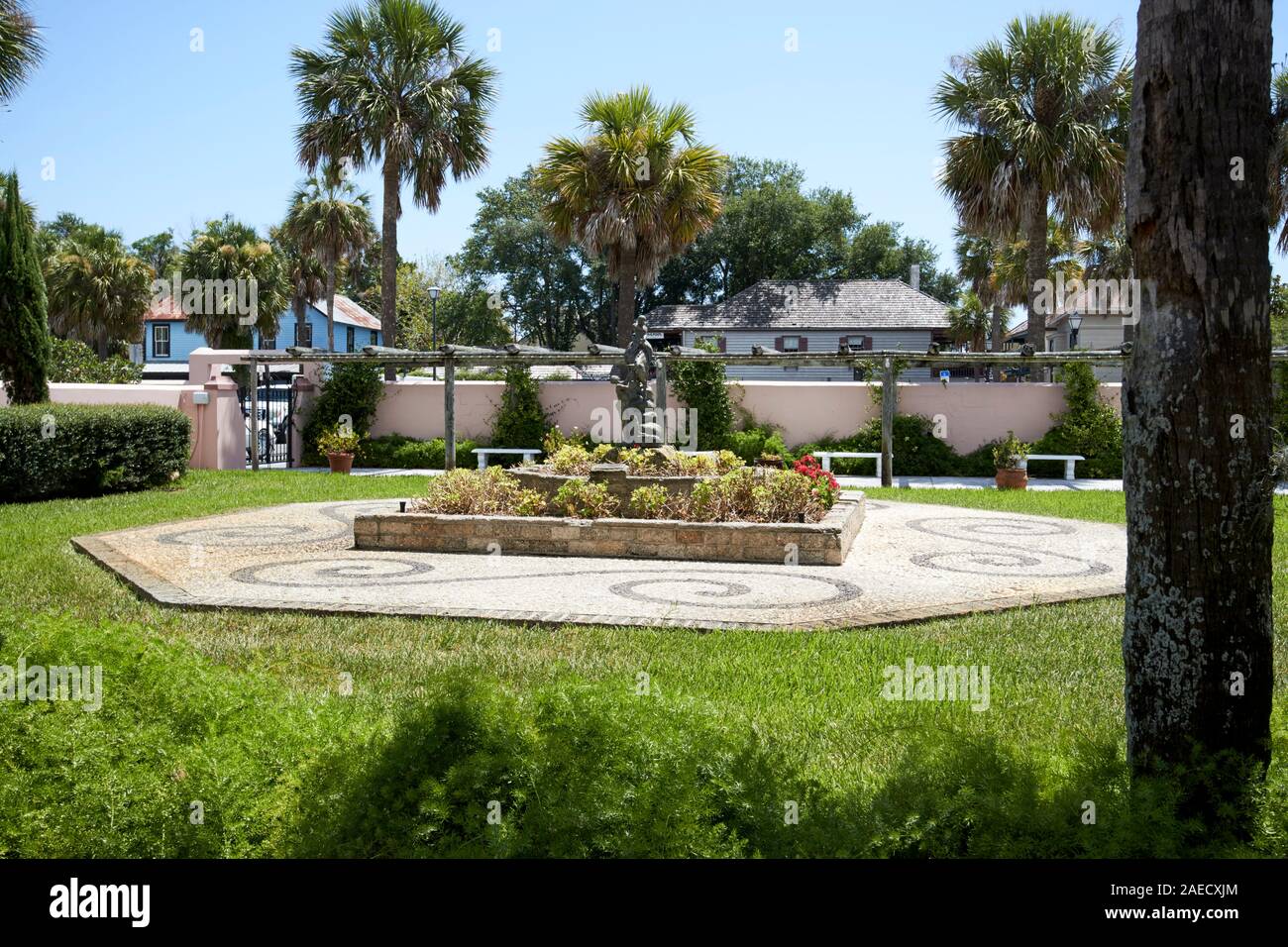 hispanic garden spanish ornamental garden with bronze statue of queen ...
