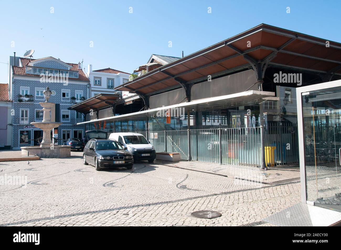 Fish market square hi-res stock photography and images - Alamy