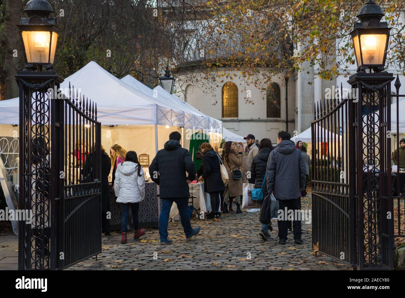 People shopping at the Saturday market in the gardens of St. Marylebone ...