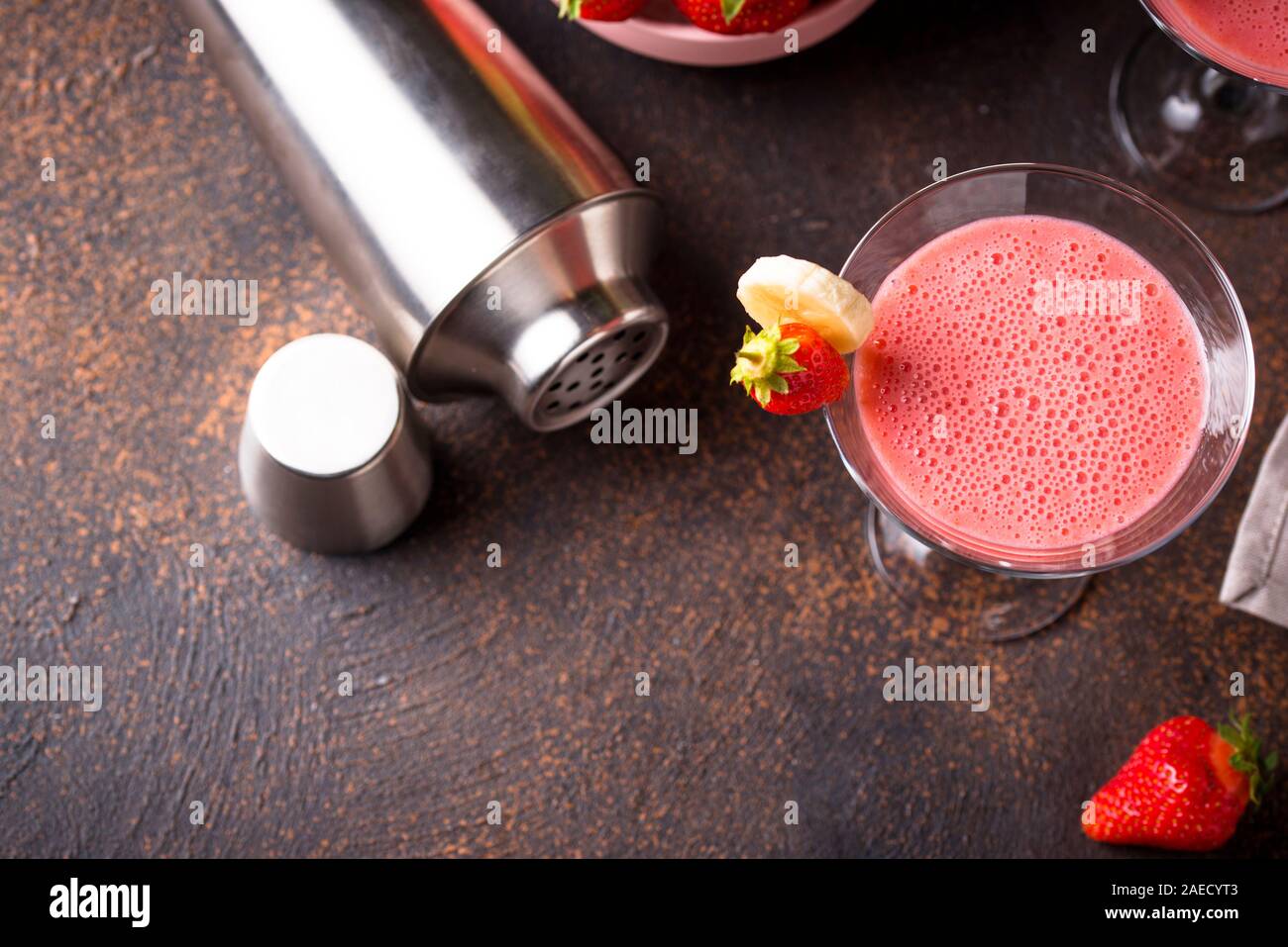 Sweet summer strawberry alcoholic cocktail Stock Photo - Alamy