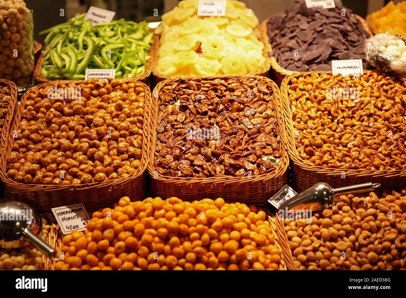 Traditional spanish baskets hi-res stock photography and images - Alamy