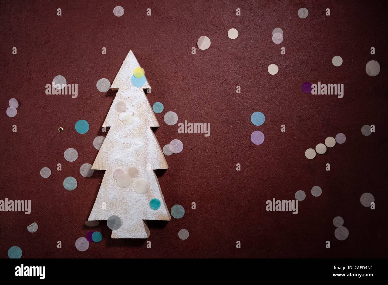 Red christmas background with confetti Stock Photo - Alamy
