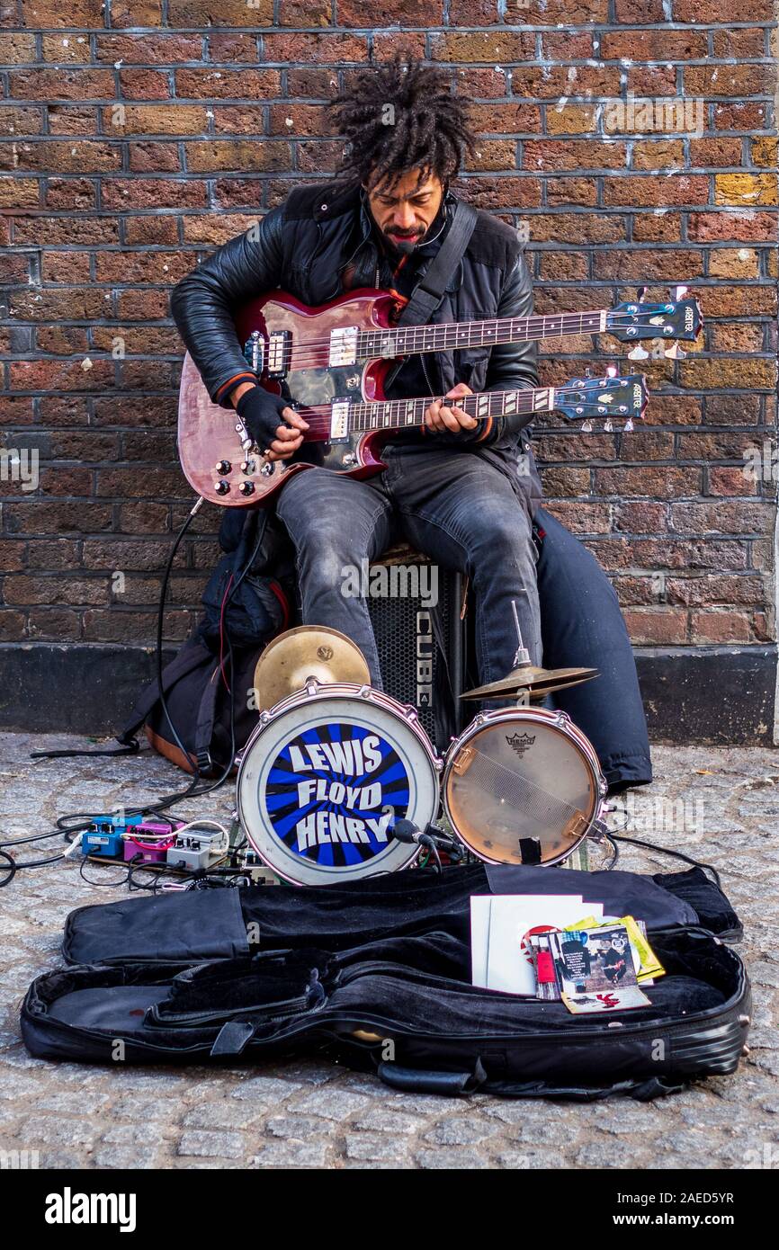 Busker london hi-res stock photography and images - Alamy