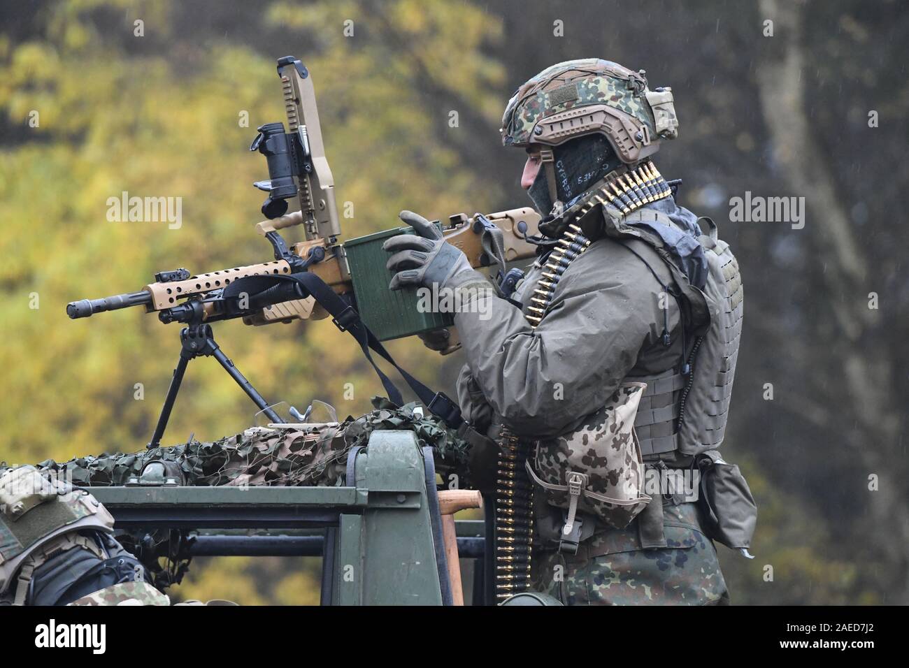 Loads the gun hi-res stock photography and images - Alamy