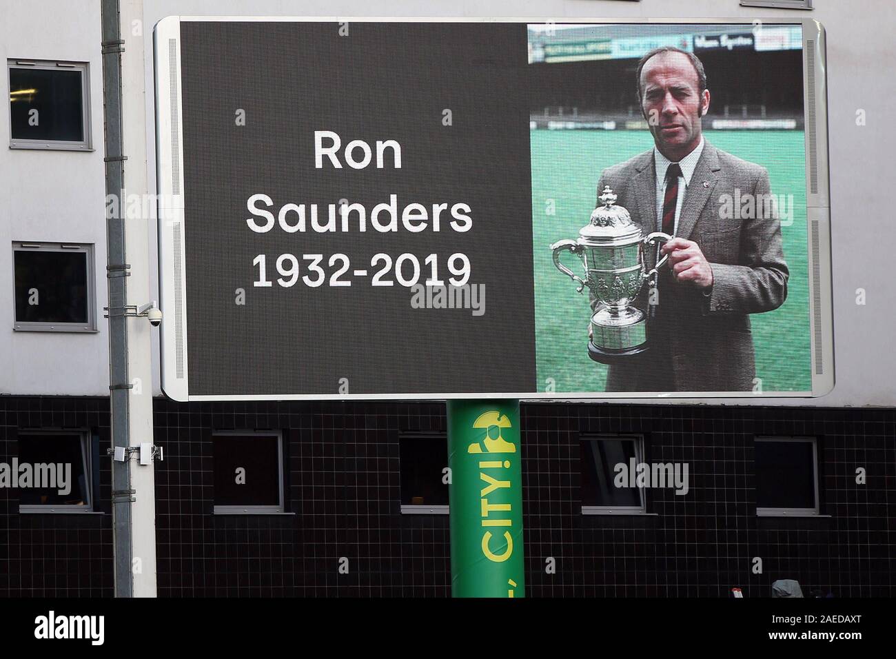 Ron saunders norwich hi-res stock photography and images - Alamy