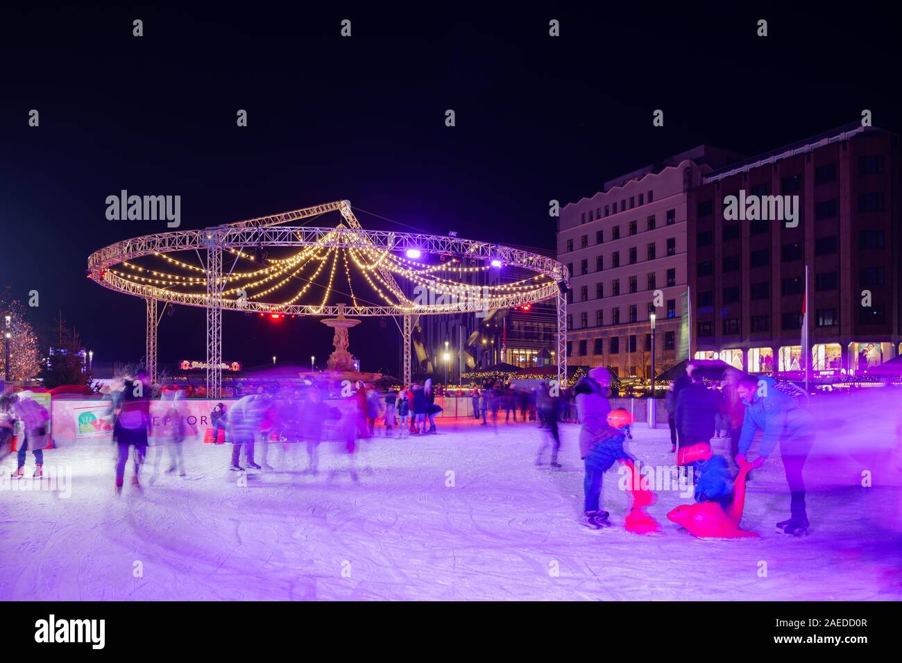 Red square ice skating hi-res stock photography and images - Alamy