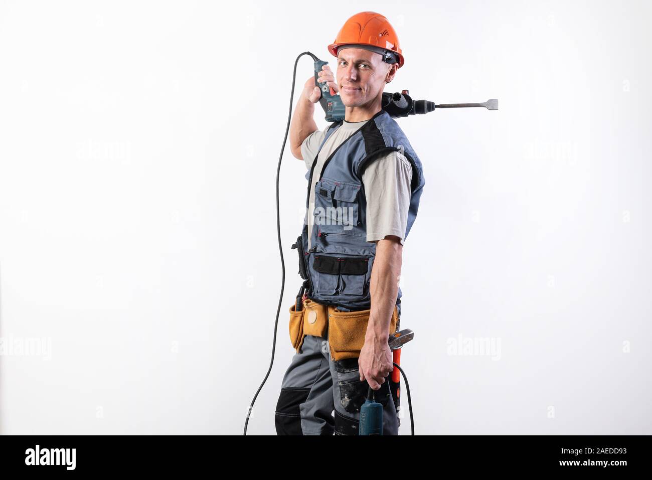 Man holding hammer on his shoulder hi-res stock photography and images ...