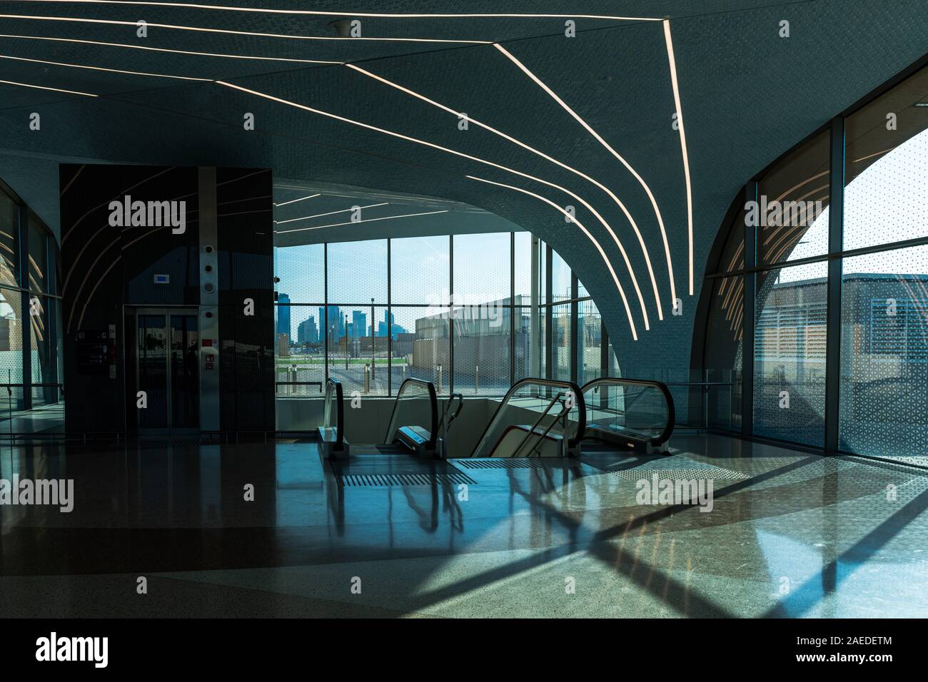 Doha metro hi-res stock photography and images - Alamy