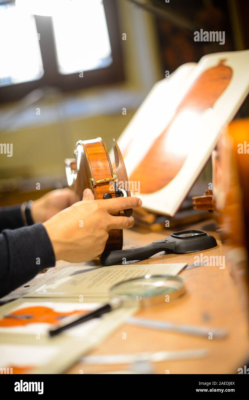 Violin Maker at work Stock Photo - Alamy