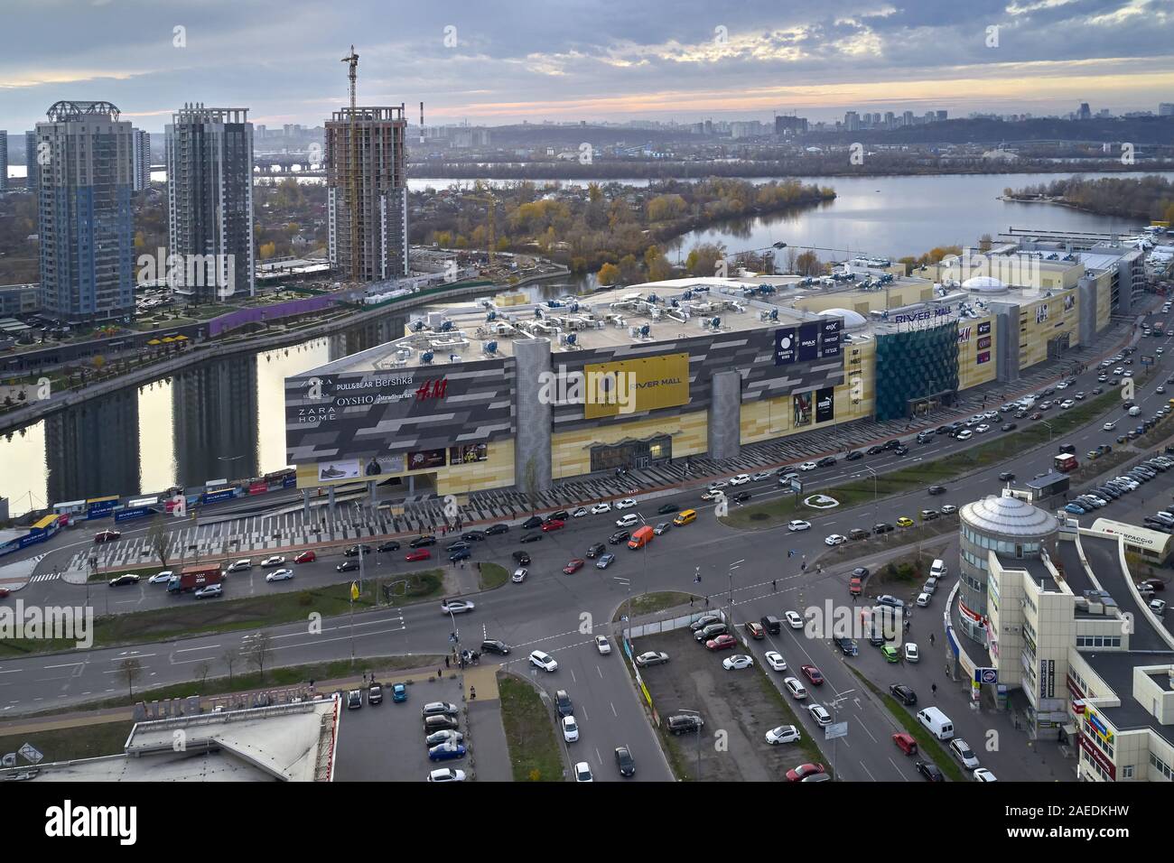 Multi storey shopping mall hi-res stock photography and images - Alamy