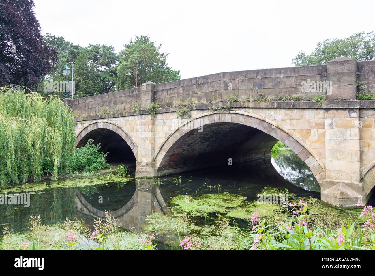 Old stone bridge england hi-res stock photography and images - Alamy