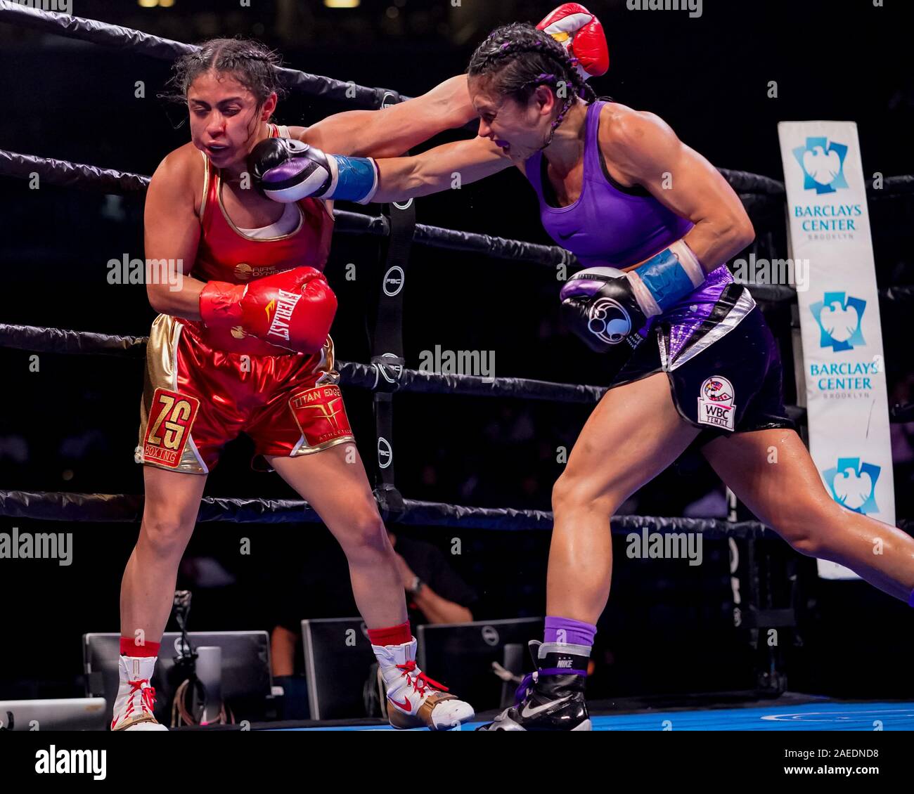Atomweight hi-res stock photography and images - Alamy