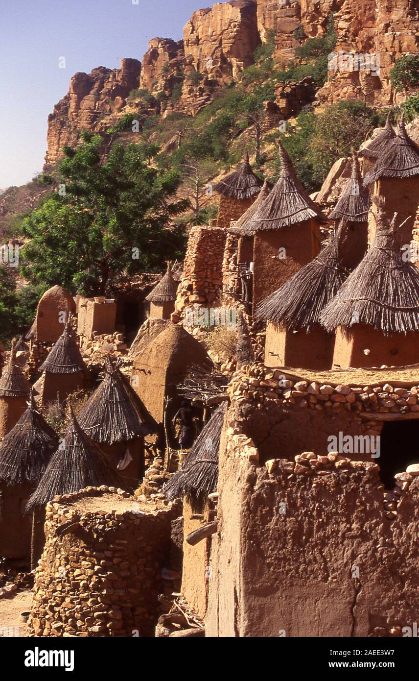 Mali adobe dogon hi-res stock photography and images - Alamy