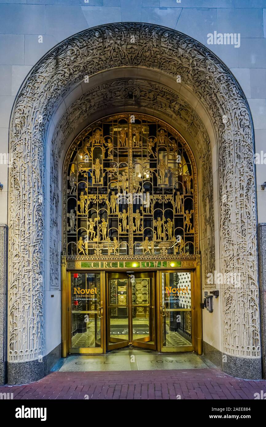 Indianapolis circle tower entrance hi-res stock photography and images ...