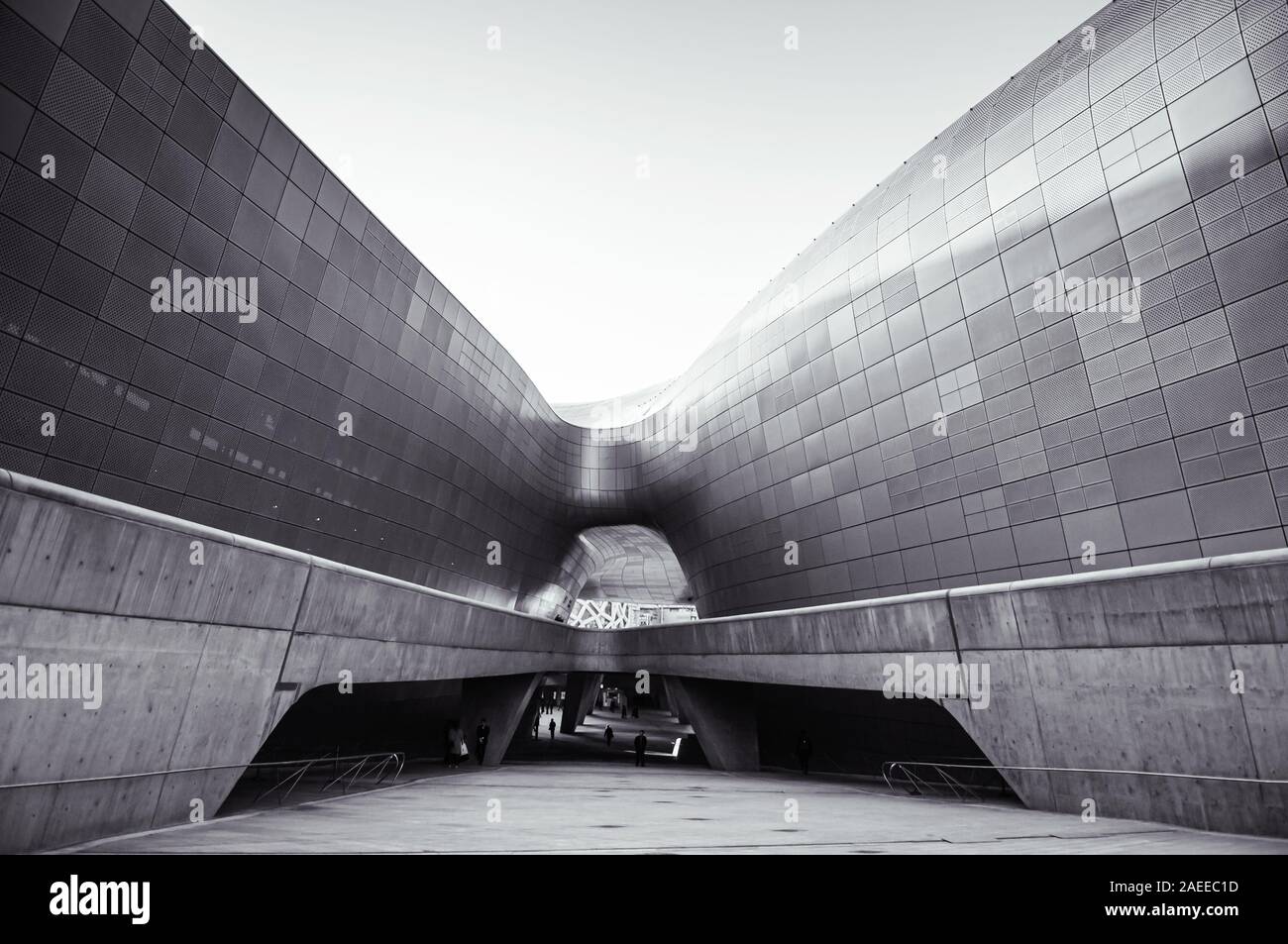 DEC 11, 2015 Seoul, South Korea - Dongdaemun design plaza or DDP modern ...